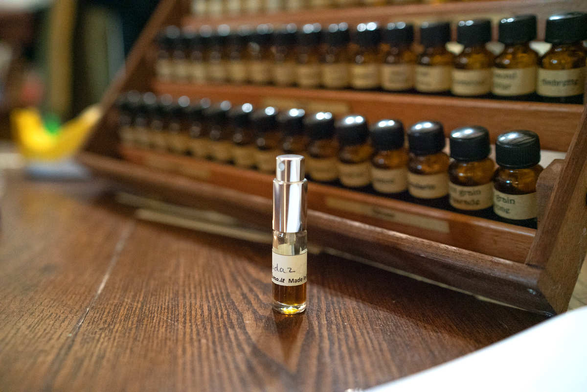 How to make perfumes like a professional perfumer - Perfume making classes